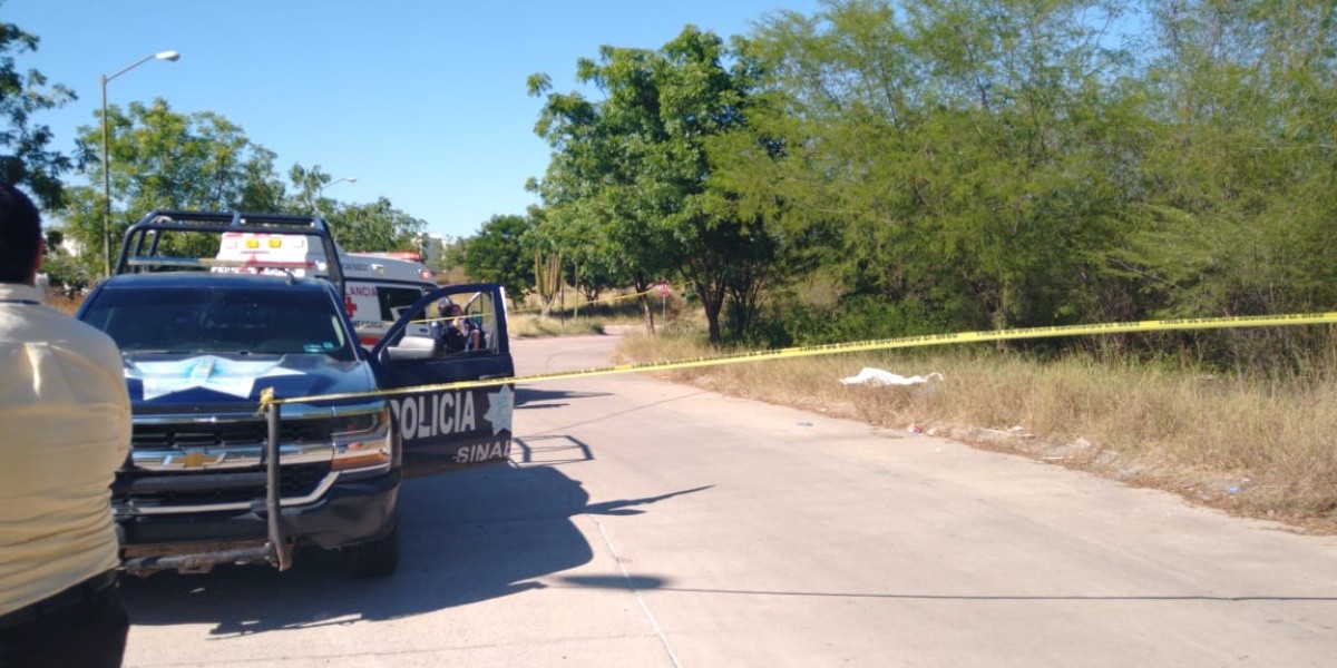 Hallan cadáver envuelto en lona en la carretera Culiacán-Sanalona - Enfoque Informativo